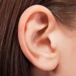 Cómo saber si tienes un tapón de cera en los oídos: síntomas